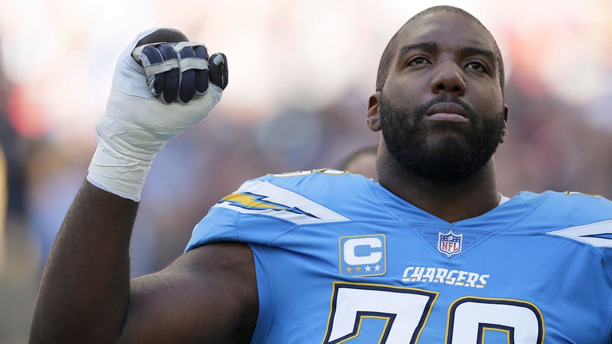 สาเหตุที่นักกีฬา NFL ระดับโลก Russel Okung เรียกร้องให้รัฐบาลไนจีเรียน ...